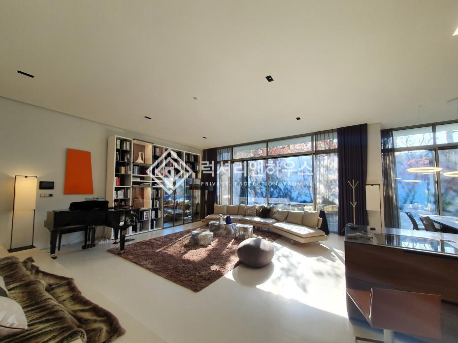 한남동 르가든더메인한남 전세 정원 및 테라스세대 내부 고급 컨디션 연립아파트 고급빌라